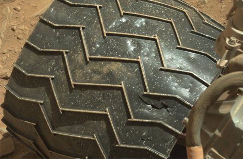 First Breaks Seen in Treads on Curiosity Rover’s Wheels, But the ...