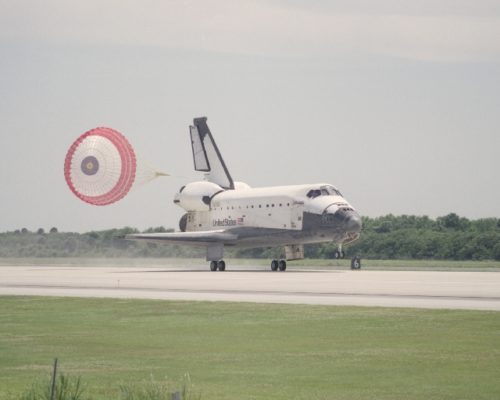 Stopping the Shuttle: Remembering the Drag Chute, 30 Years On ...