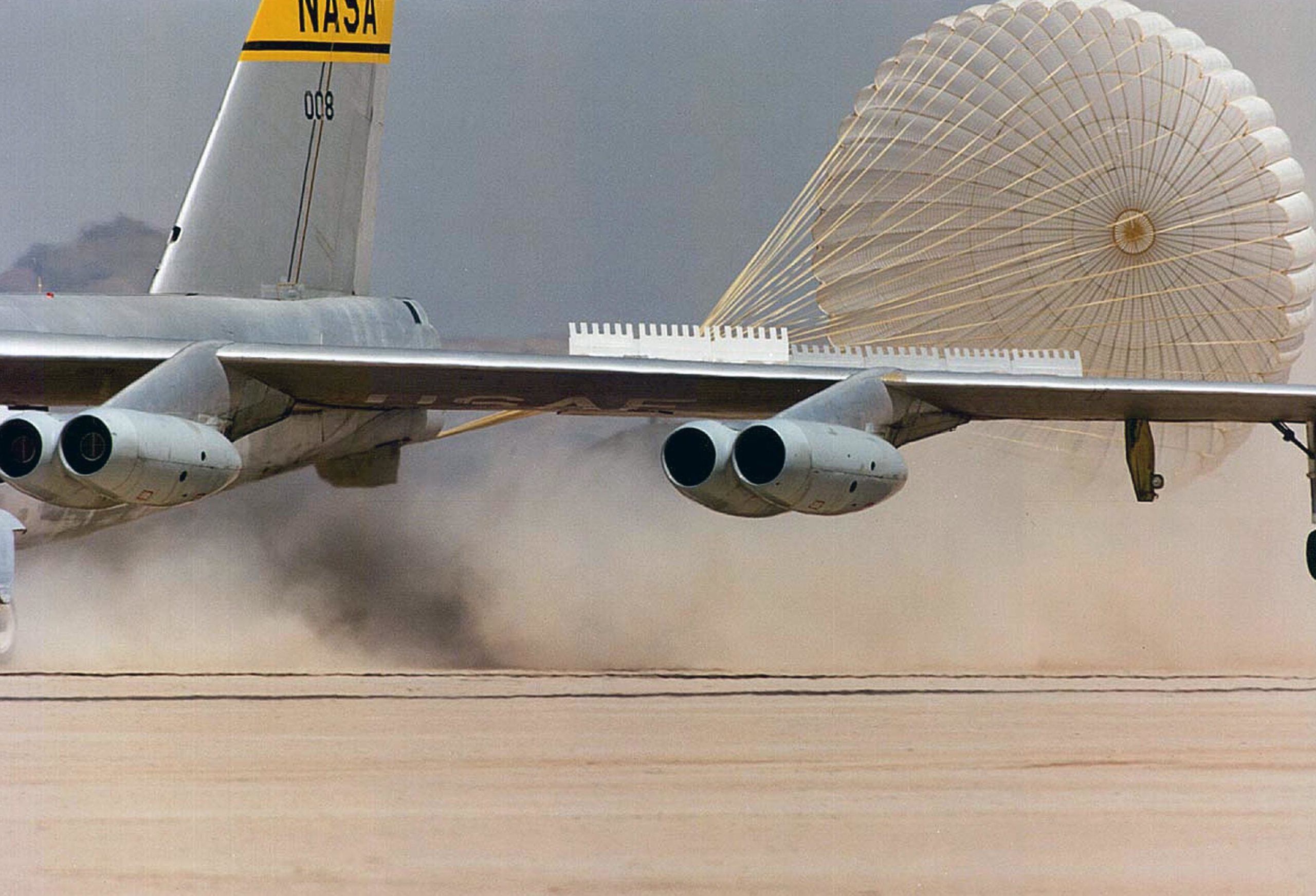 Stopping the Shuttle: Remembering the Drag Chute, 30 Years On ...