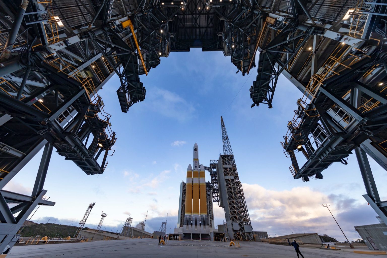 Delta IV Heavy Launches NROL-82, Kicks Off Ambitious 2021 Manifest for ...
