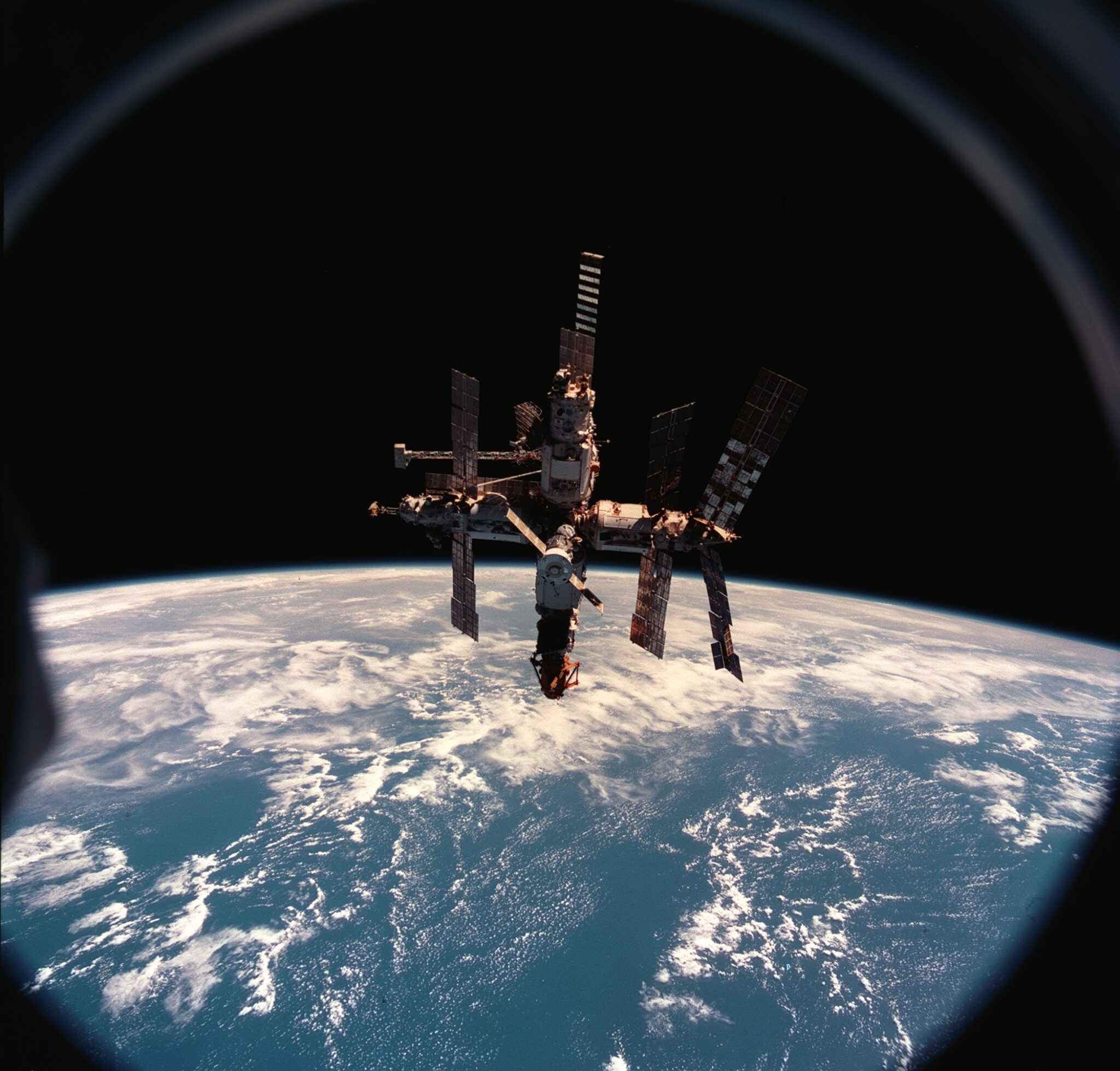 “Why I Wasn’t Devastated”: Remembering the Shuttle’s Last Visit to Mir ...
